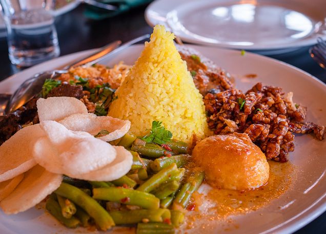 Komar Eats Food Blog